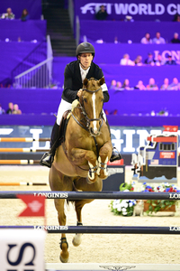 Henrik von Eckermann leads the Jumping World Cup with Hunter Holloway ...